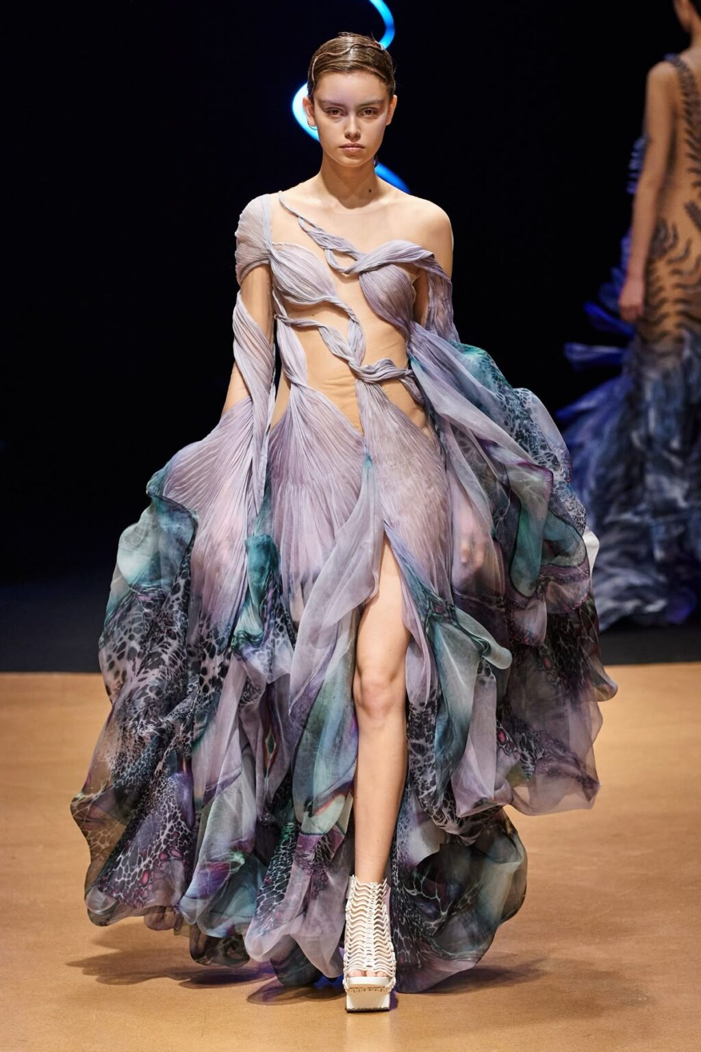 Avant Garde Fashion: A Beginner’s Guide To Bold & Experimental Style
